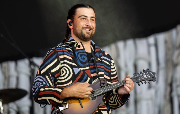 Glastonbury 2025: Noah Kahan joined by Laufey on the Pyramid Stage ...