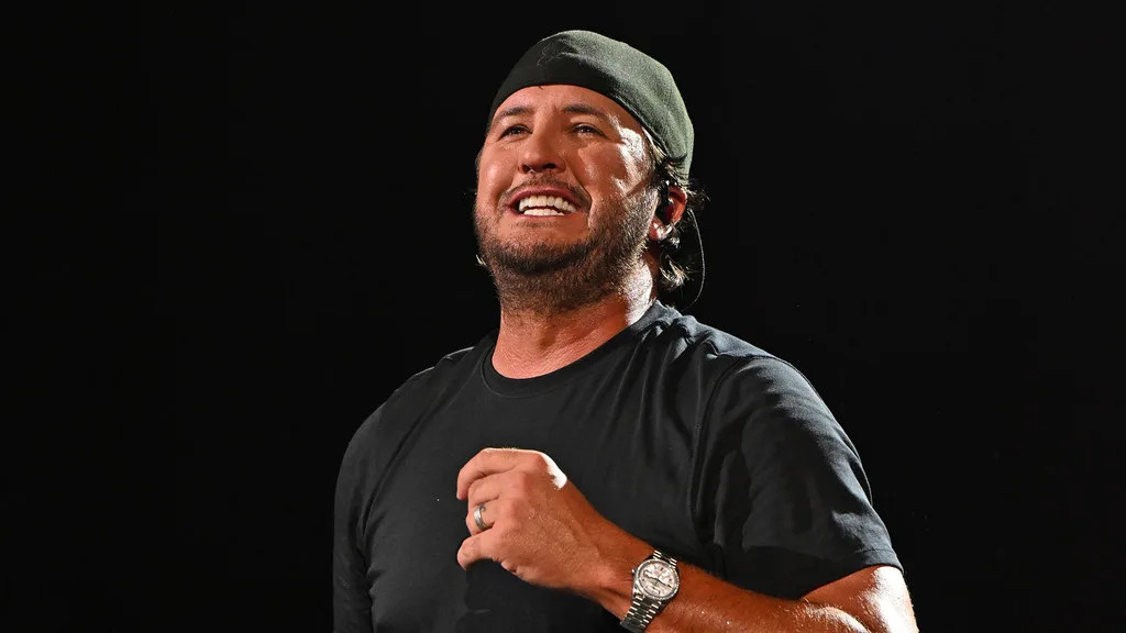 Luke Bryan speaks out after being hit in the face during performance ...